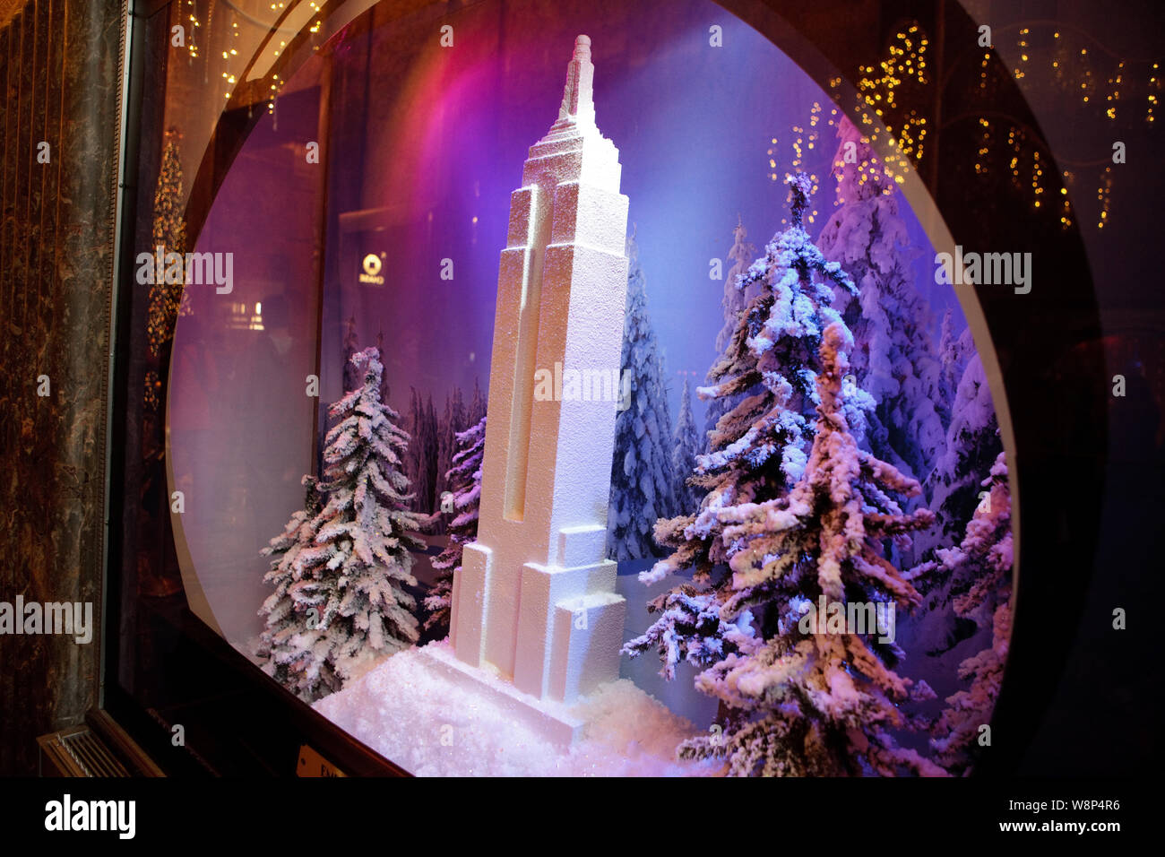 Winter Scene Empire State Building Model, New York Stock Photo - Alamy