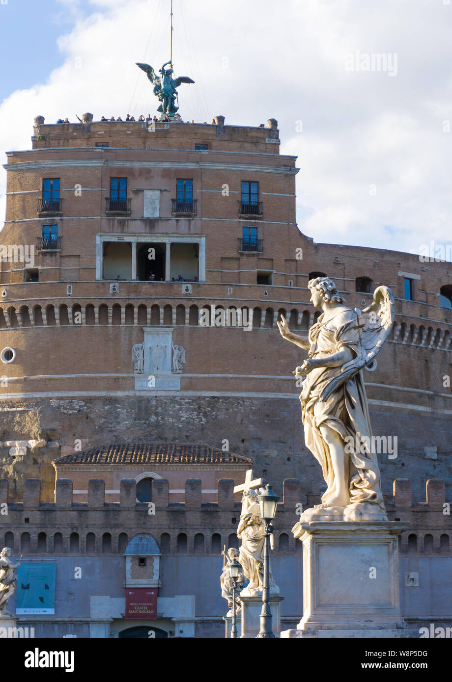 Angels castle statues hi-res stock photography and images - Alamy