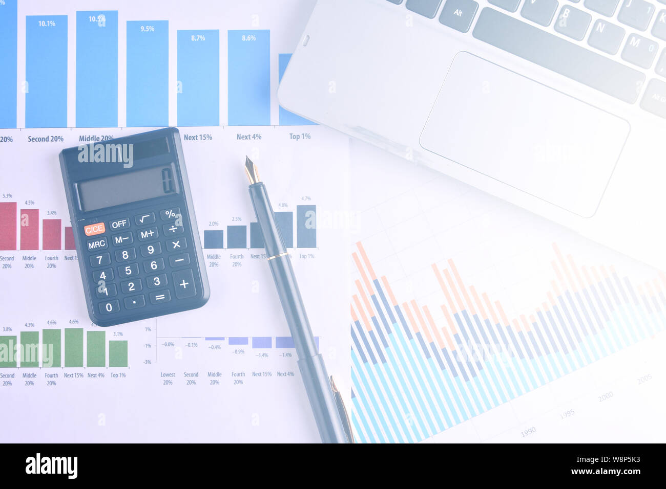 Business research report charts hi-res stock photography and images - Alamy