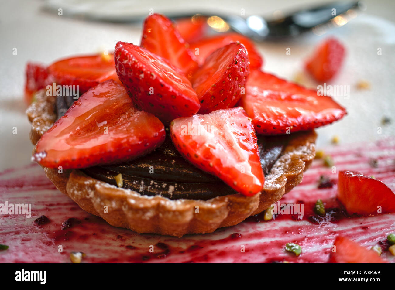 Strawberry Chocolate Tart Stock Photo - Alamy