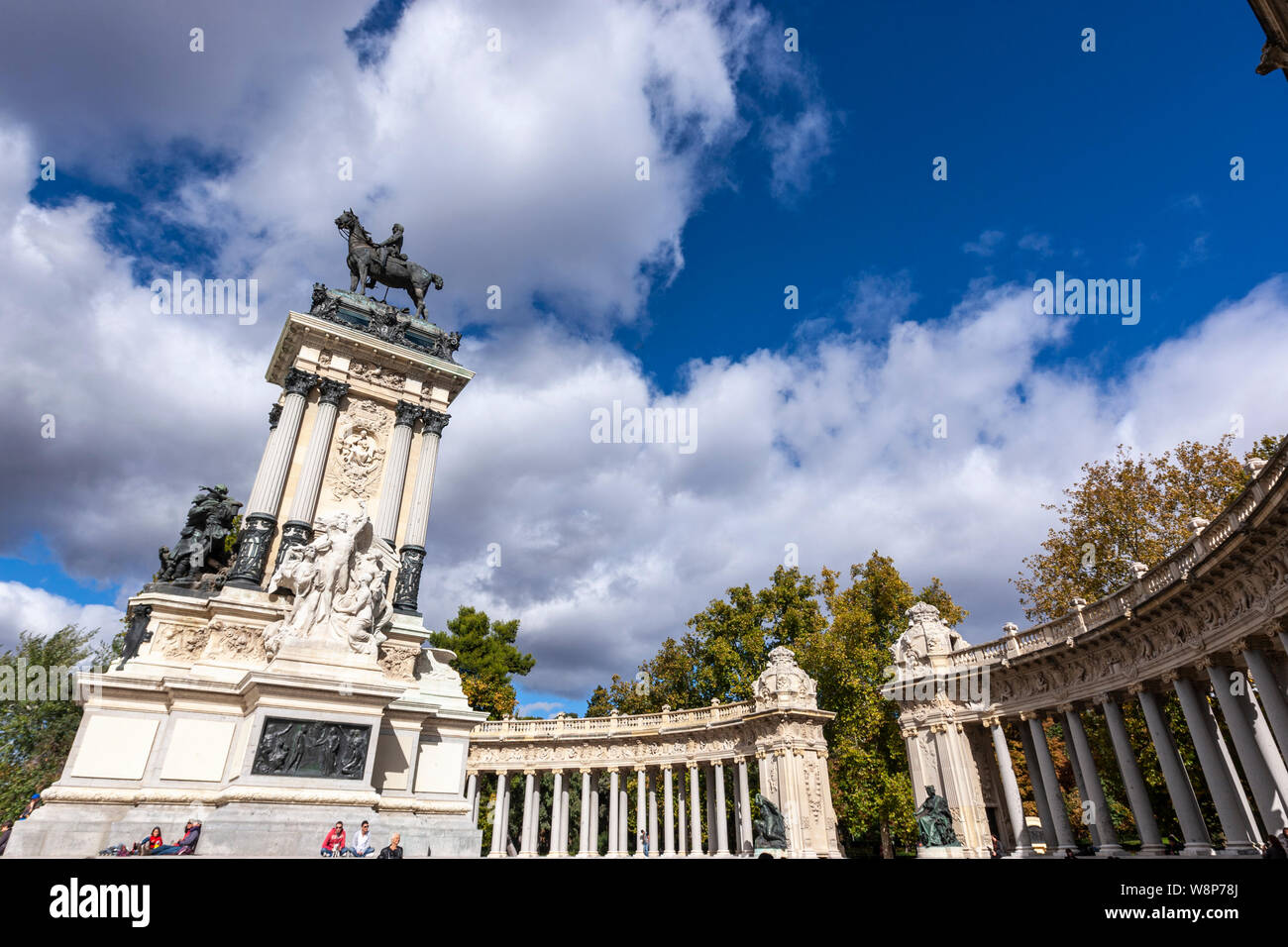 Monumento a Alfonso XII, monument by José Grases Riera, Parque del Buen ...