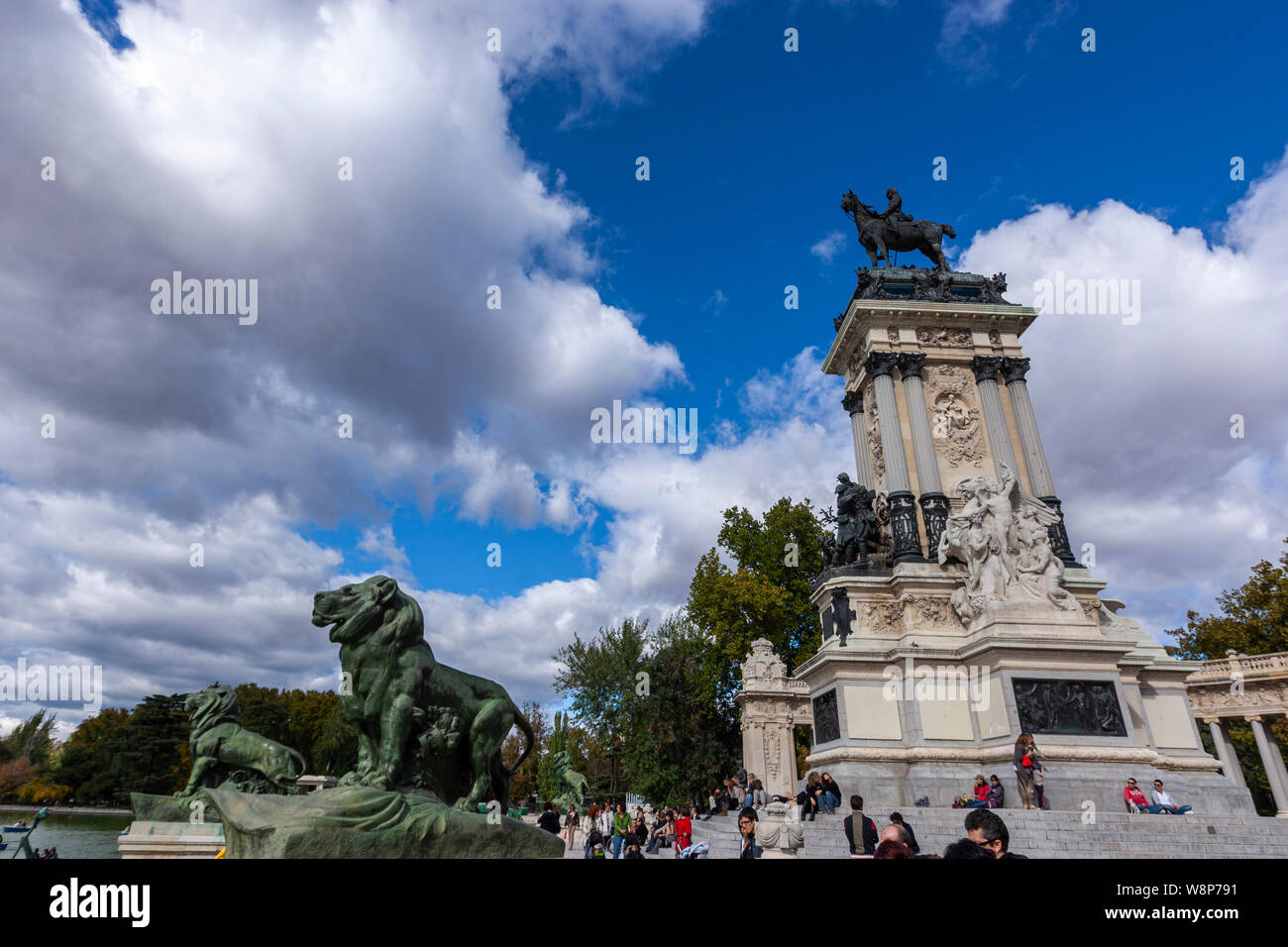 Monumento a Alfonso XII, monument by José Grases Riera, Parque del Buen ...