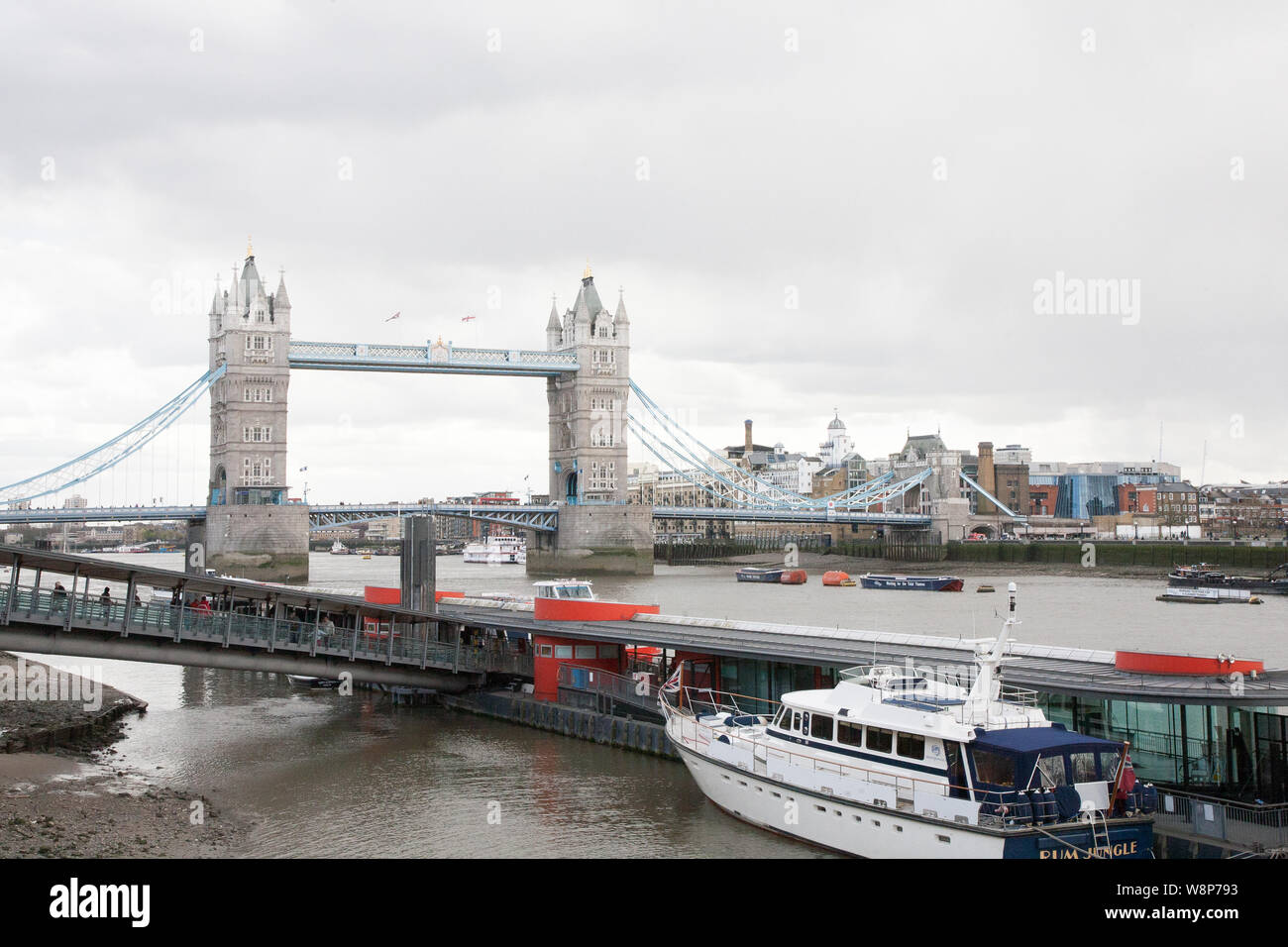 Moveable bridges hi-res stock photography and images - Alamy