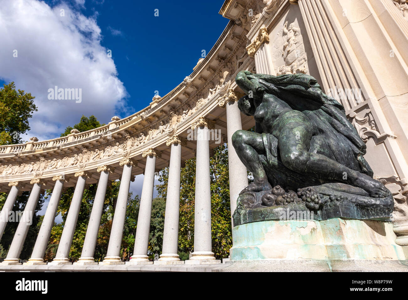 Monumento a Alfonso XII, monument by José Grases Riera, Parque del Buen ...