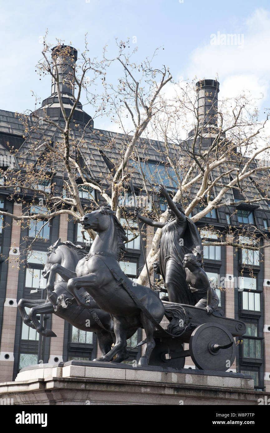 Boadicea and her Daughters Statue, London Stock Photo - Alamy