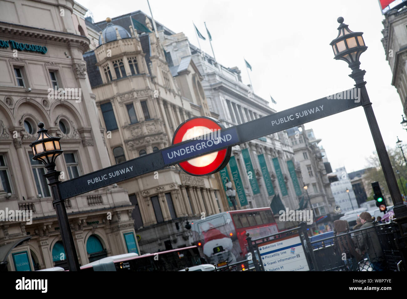 London big architecture city tube hi-res stock photography and images ...