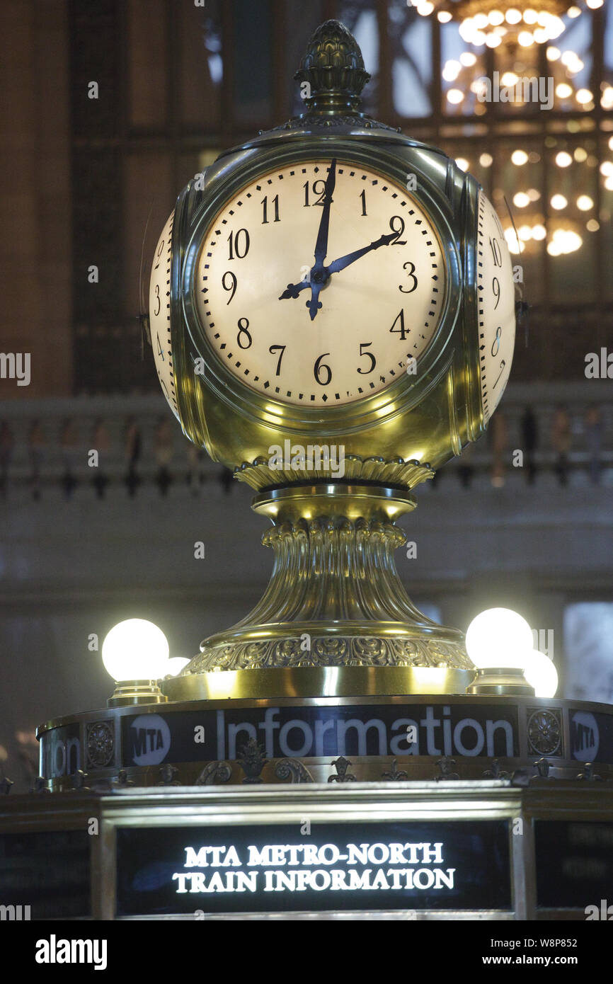 2pm clock hi-res stock photography and images - Alamy