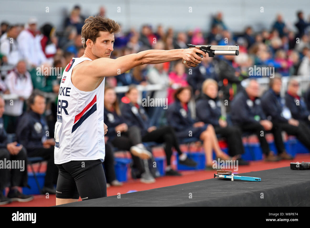 Modern pentathlon shooting hi-res stock photography and images - Alamy