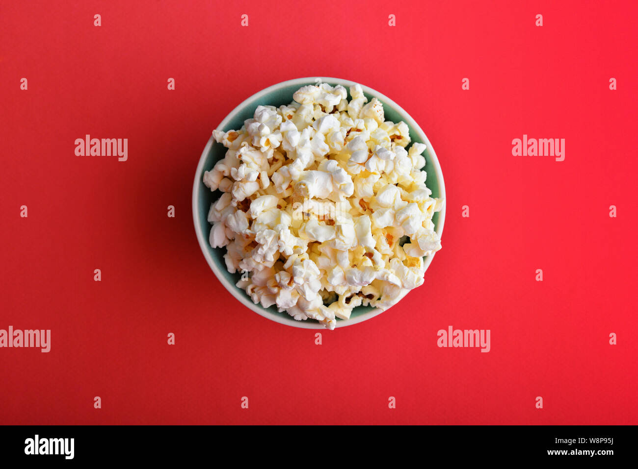 Minimalist popcorn art hi-res stock photography and images - Alamy