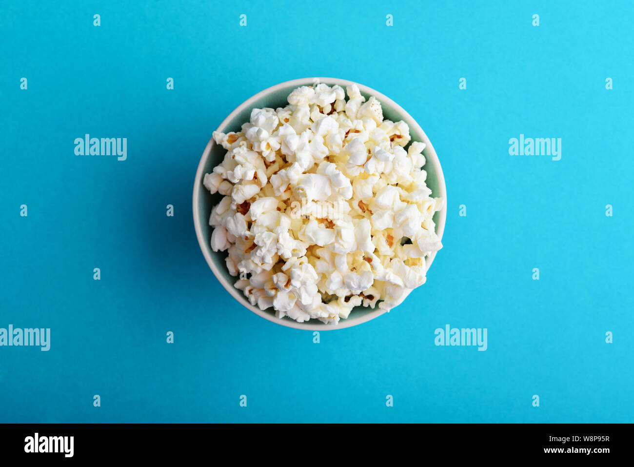 Minimalist popcorn art hi-res stock photography and images - Alamy