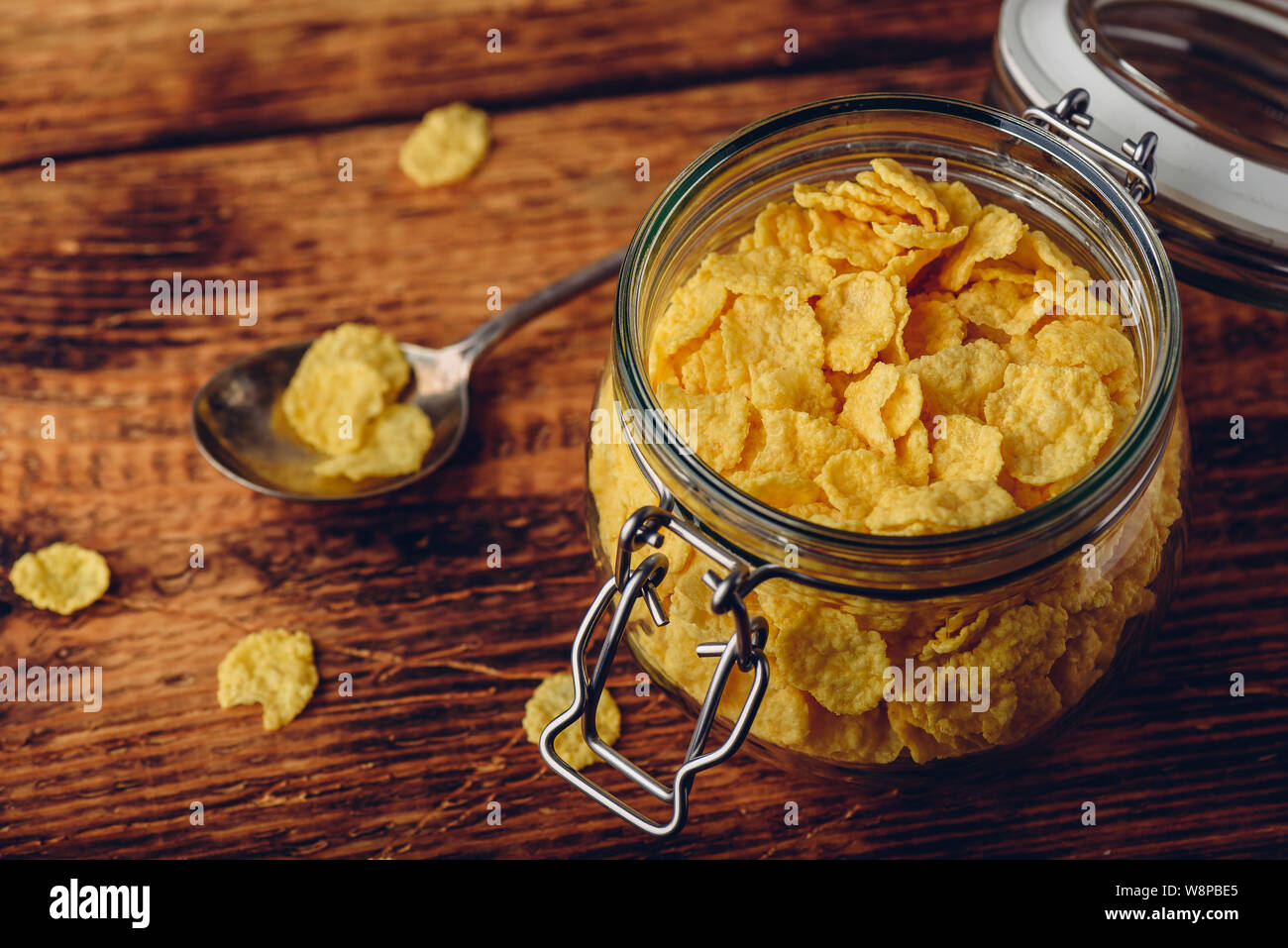 Jar of corn flakes for breakfast on wooden surface Stock Photo - Alamy