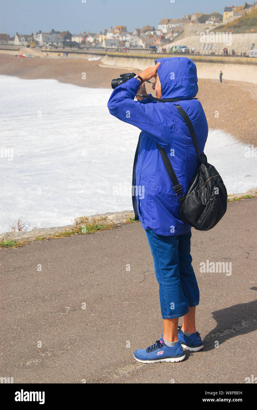 Huge waves tower over men hi-res stock photography and images - Alamy