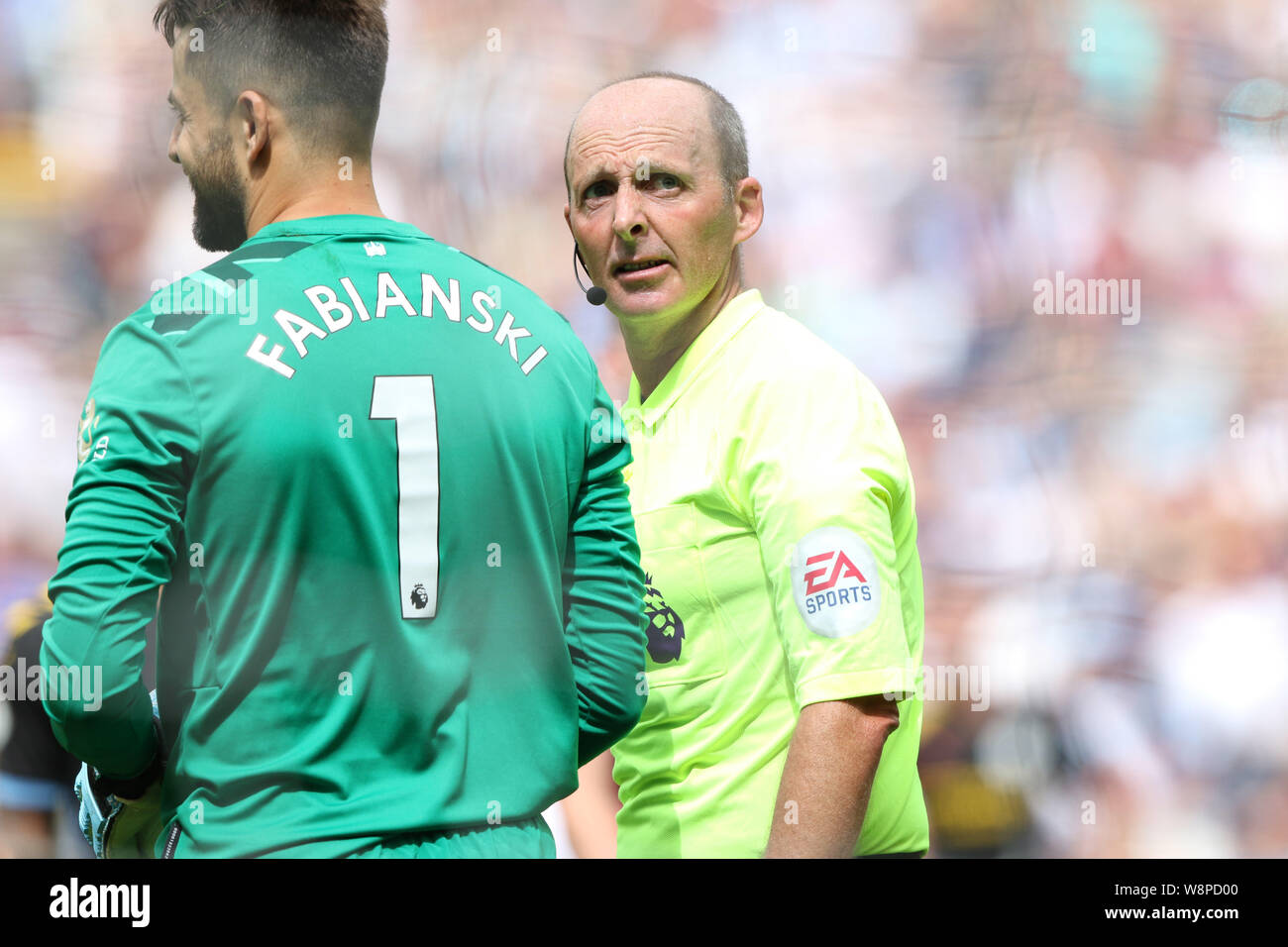 Mike dean var screen hi-res stock photography and images - Alamy