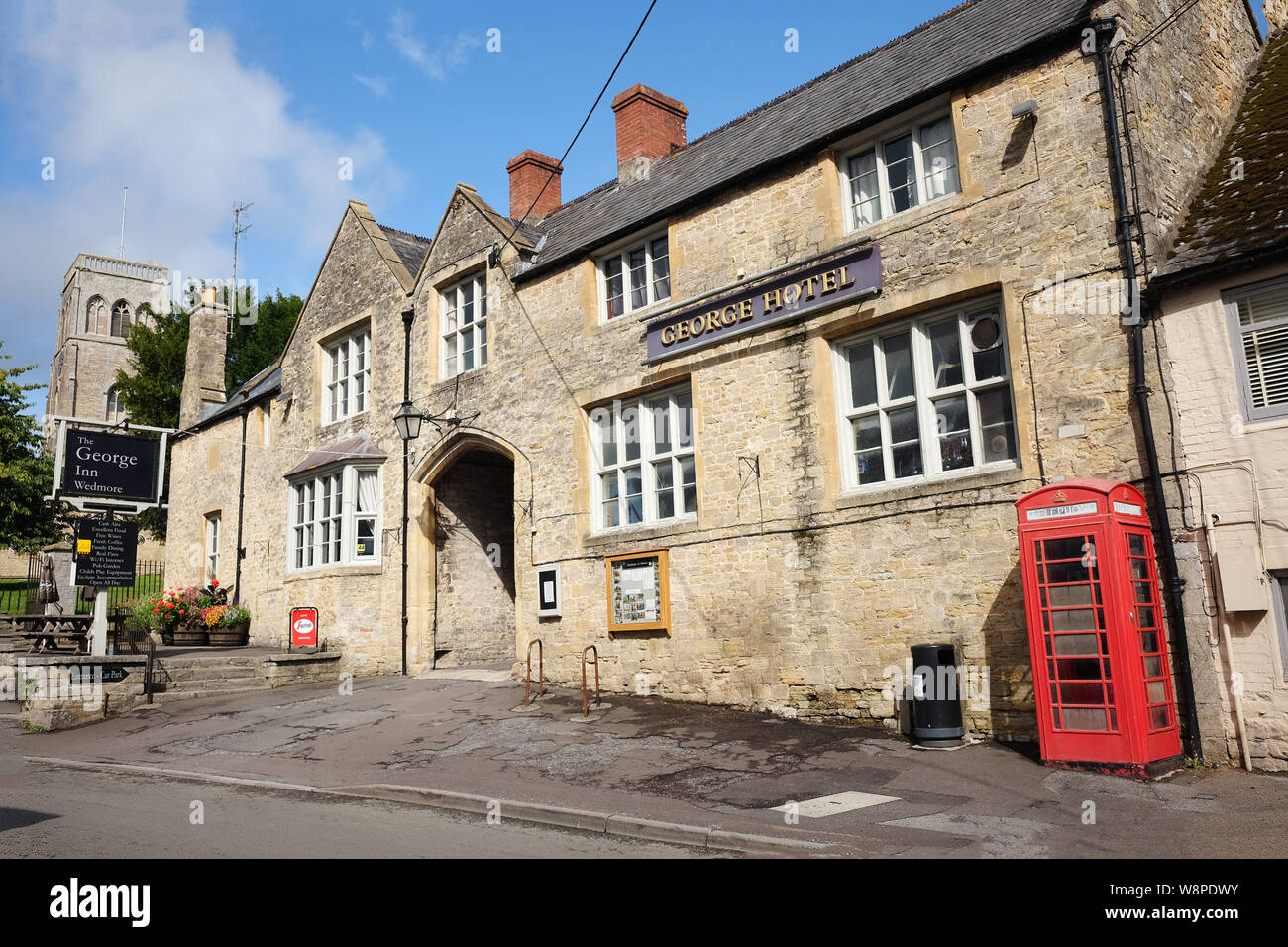 Well known pub hi-res stock photography and images - Alamy