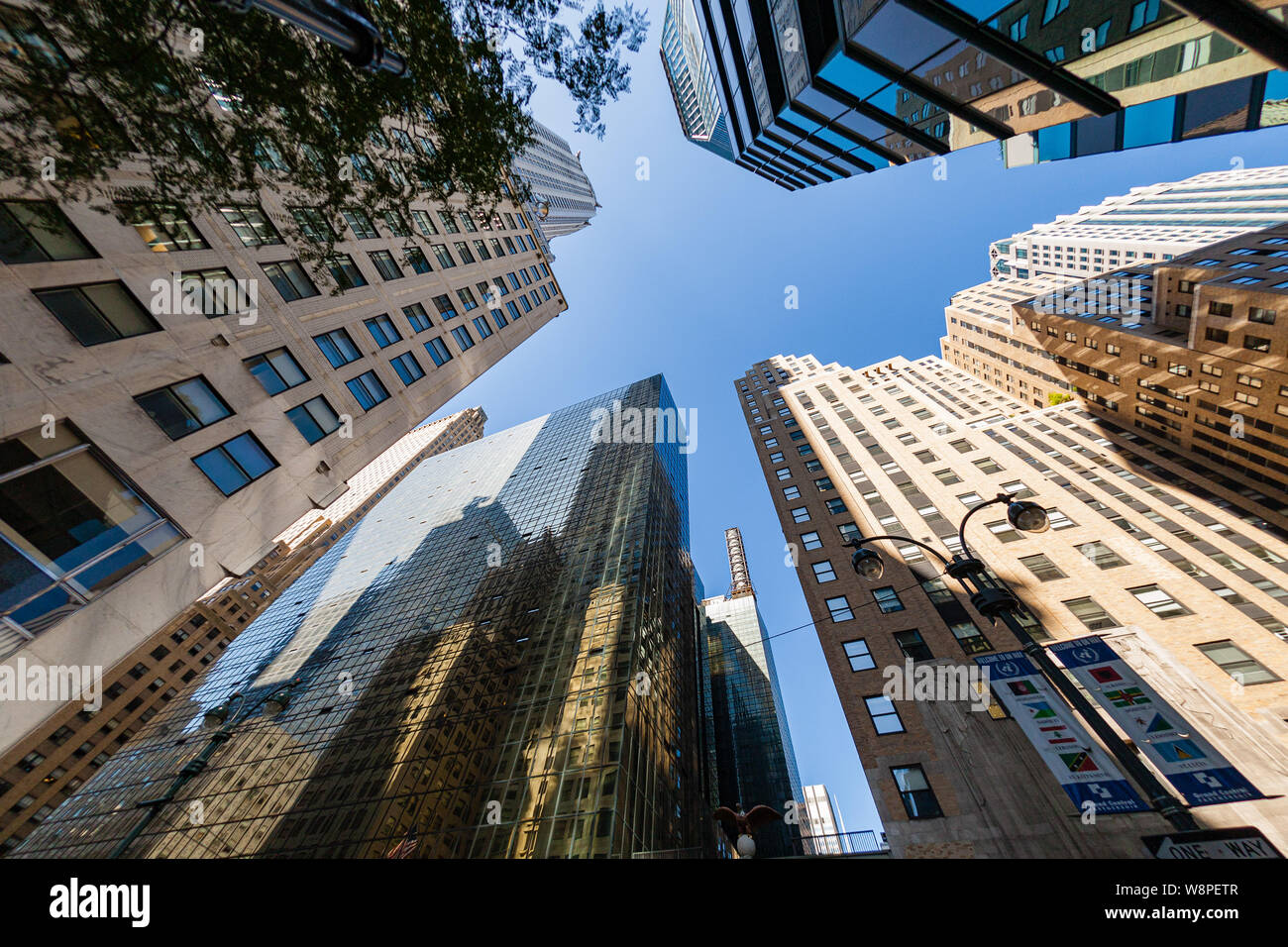 Sky scrapers with blue sky hi-res stock photography and images - Alamy