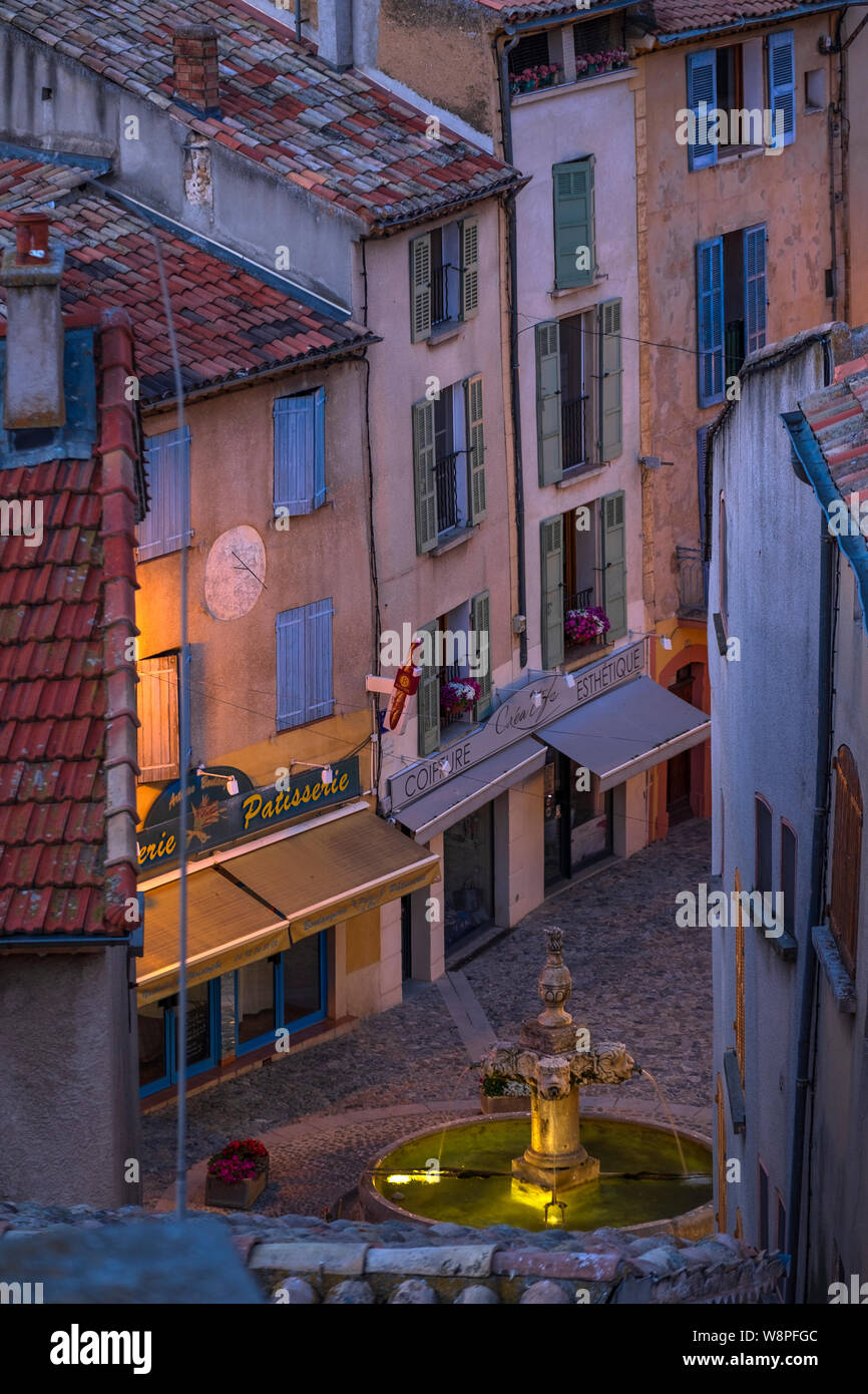 Provence. Summer landscape.Village of Valensole Stock Photo - Alamy