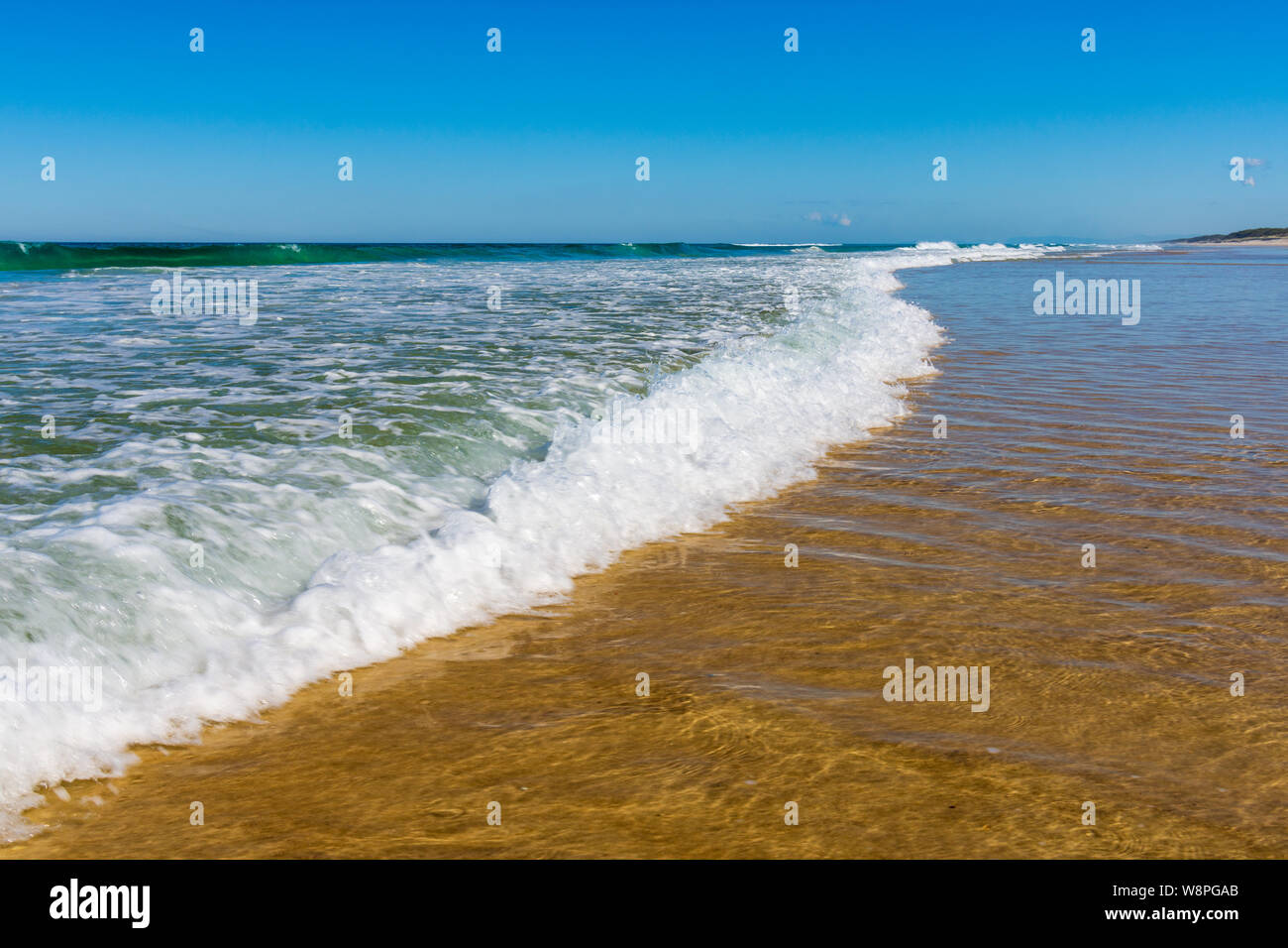 Beautiful sea beach rolling waves hi-res stock photography and images ...