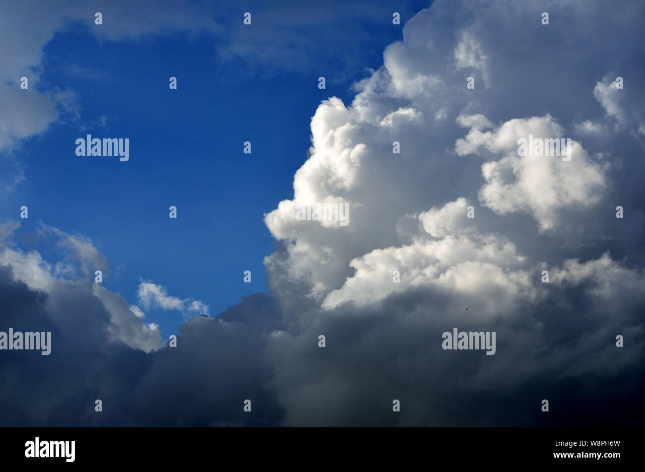 Pale blue cloudy sky hi-res stock photography and images - Alamy