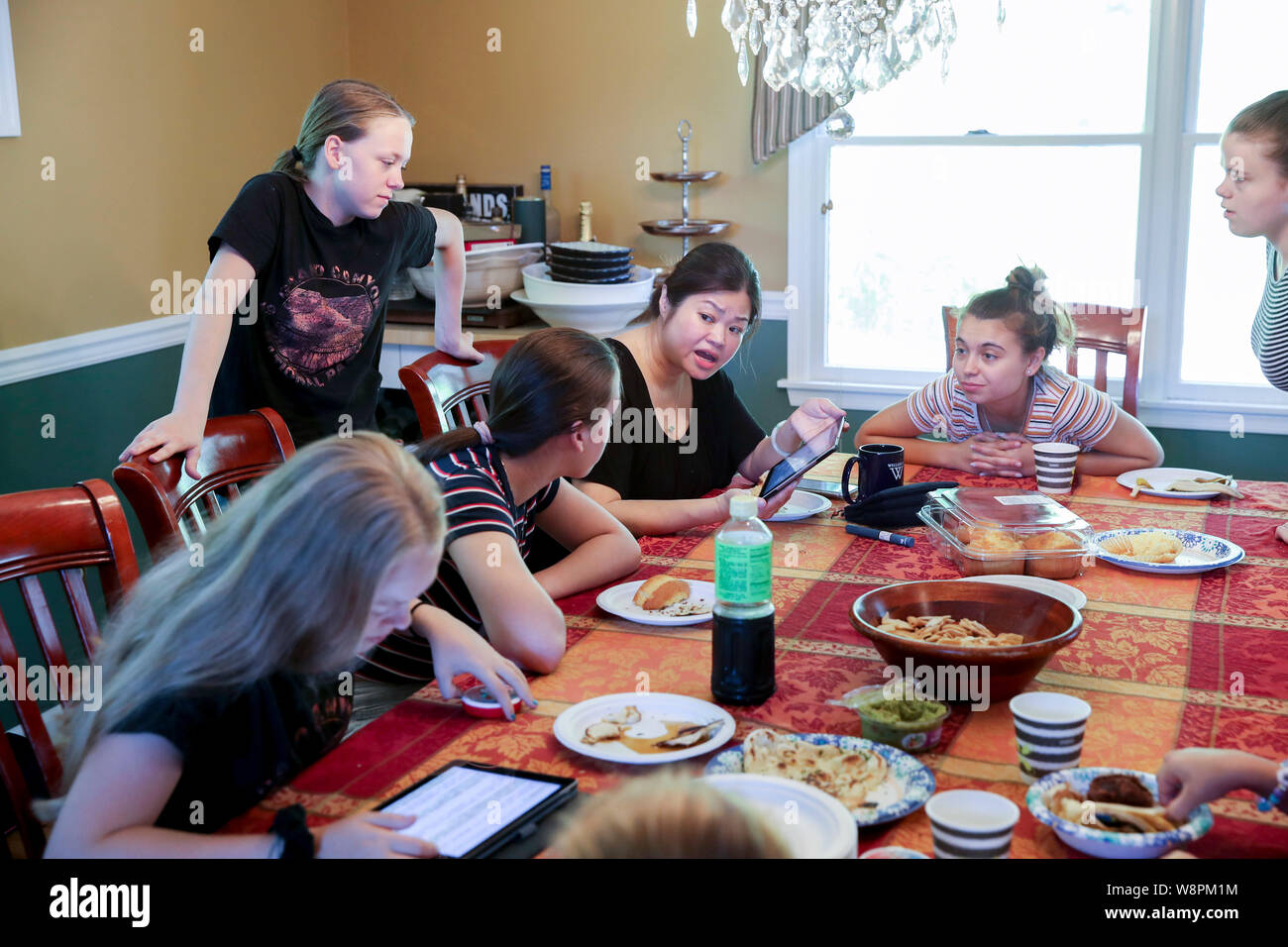 Nine daughters hi-res stock photography and images - Alamy