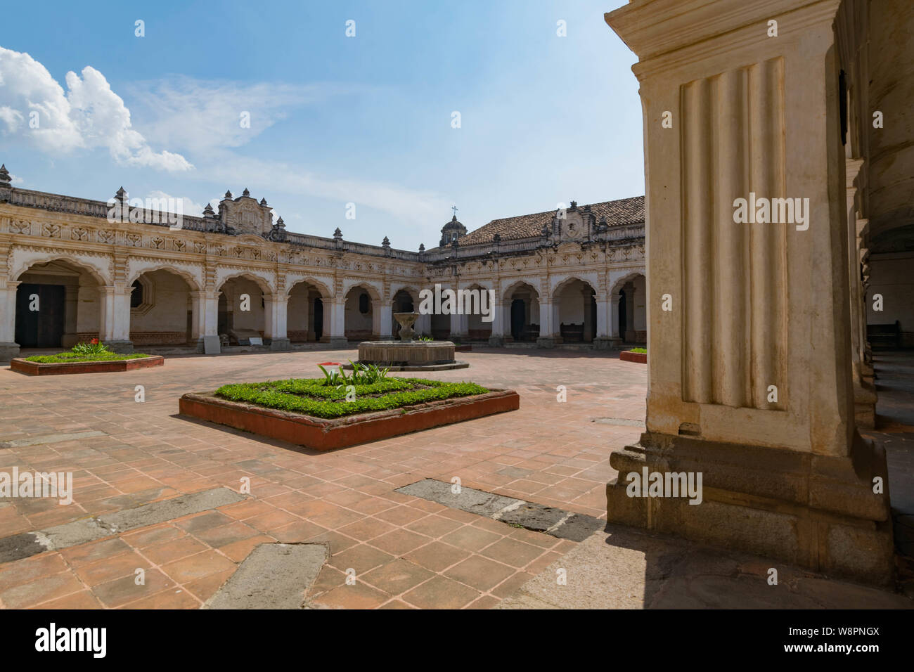 Stone arches, beautiful courtyard and other architectural details ...