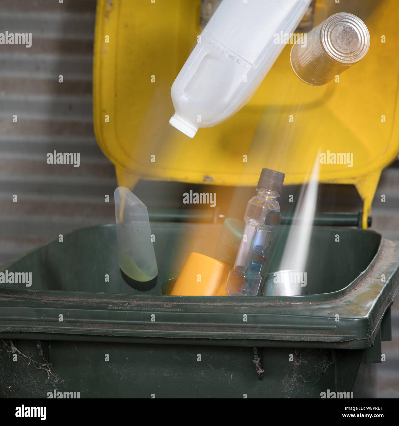 Plastic waste landfill hi-res stock photography and images - Alamy