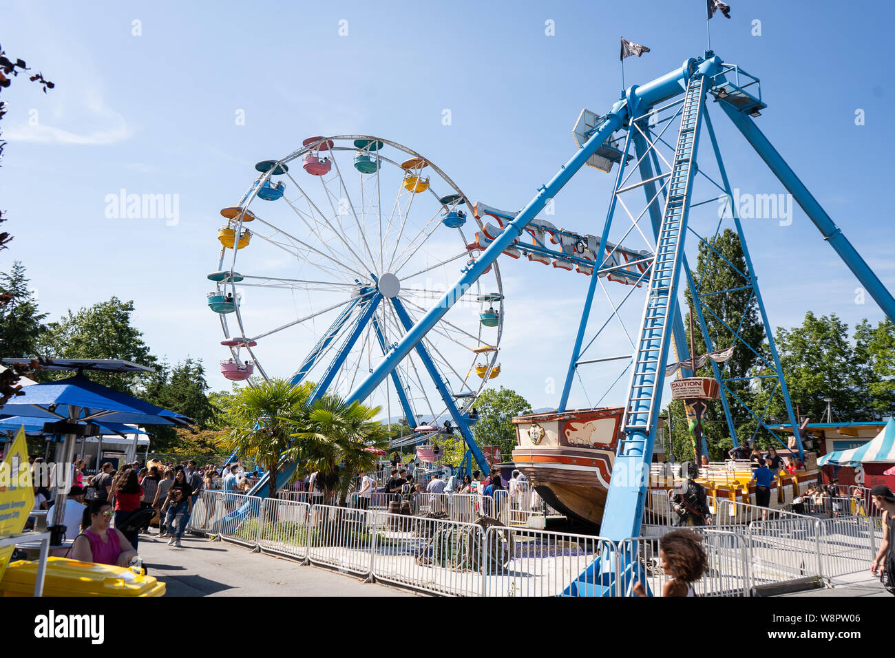 Fairground ride spin excitement hi-res stock photography and images - Alamy