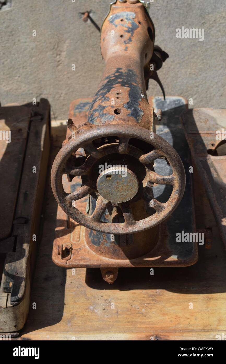 Rusted antique sewing machine hi-res stock photography and images - Alamy