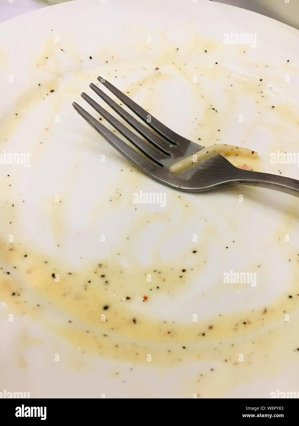 Empty plate cake crumbs finished hi-res stock photography and images ...