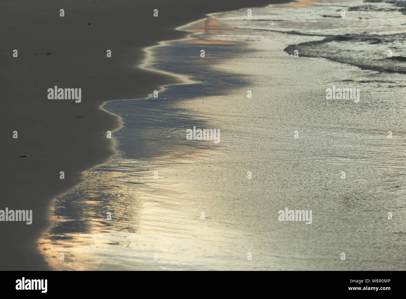 Evening sunlight on beach sand hi-res stock photography and images - Alamy