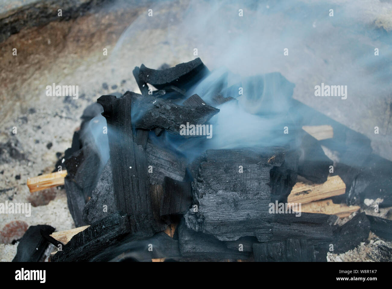Using charcoal hi-res stock photography and images - Alamy