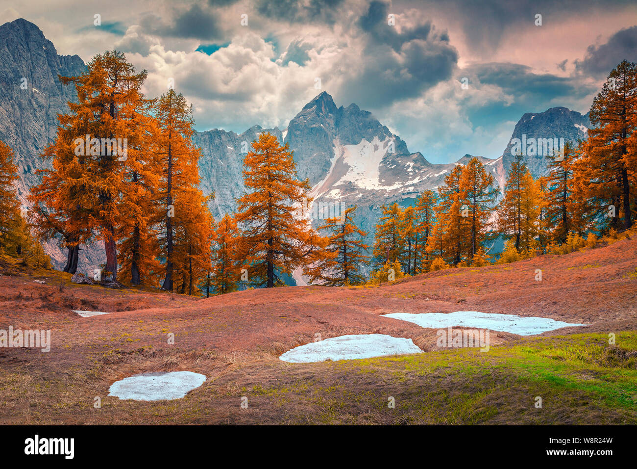 High snowy mountains hi-res stock photography and images - Alamy