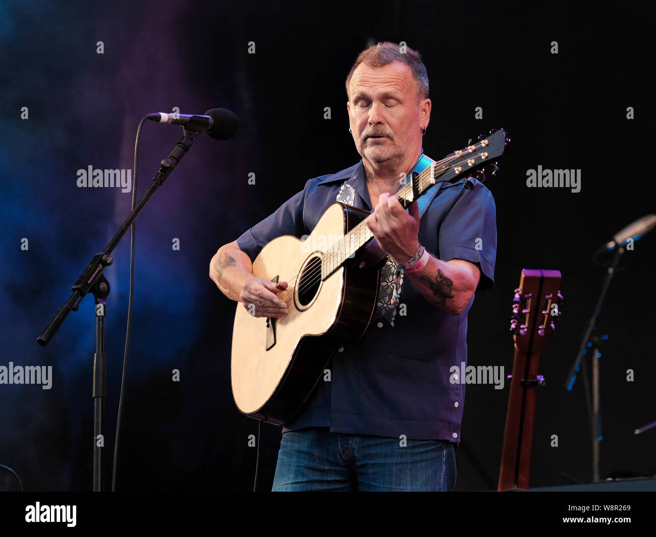 Martin simpson guitarist hi-res stock photography and images - Alamy
