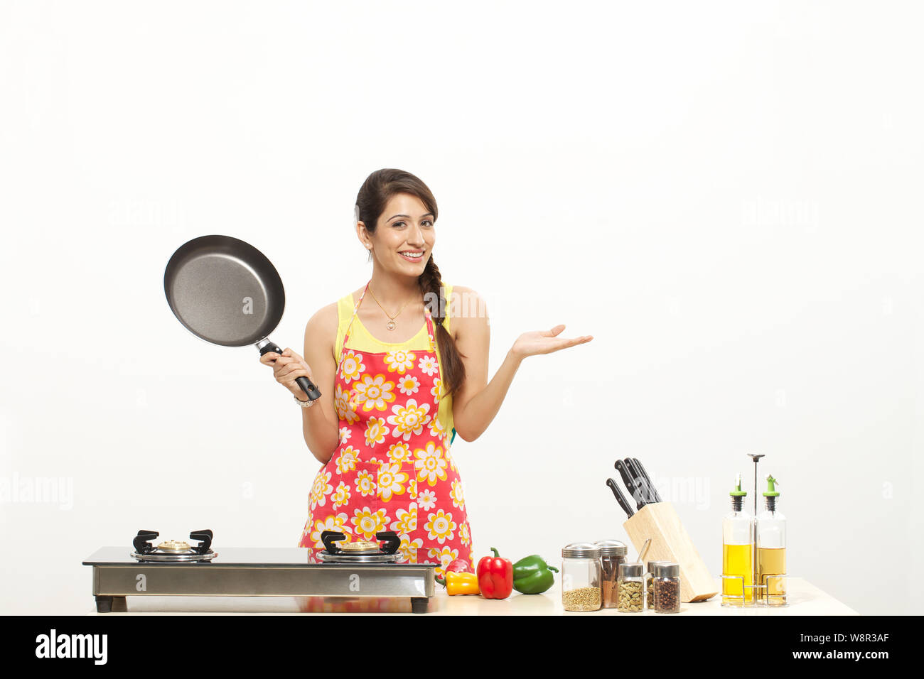 Indian woman cooking gas hi-res stock photography and images - Alamy