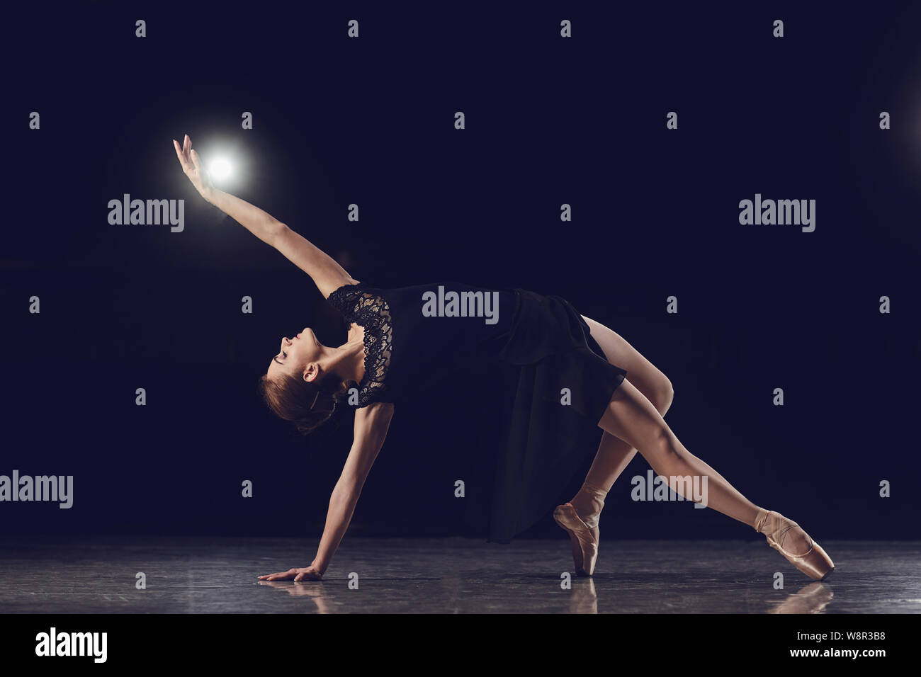 Studio black moving body art hi-res stock photography and images - Alamy