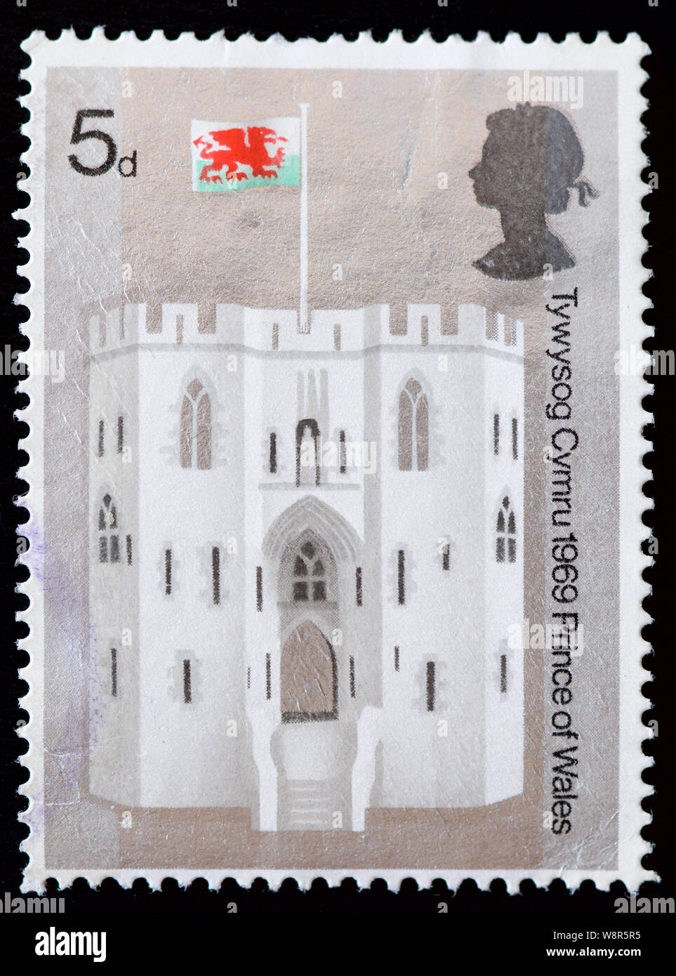 Caernarvon castle eagle tower hi-res stock photography and images - Alamy