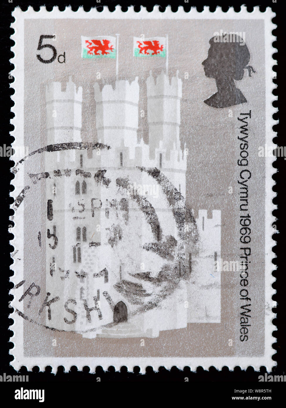 Great Britain Postage Stamp - Caernarvon Castle Stock Photo - Alamy