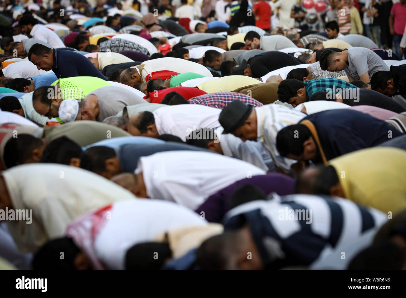 Cairo, Egypt. 11th Aug, 2019. Egyptian Muslims perform Eid al-Adha ...