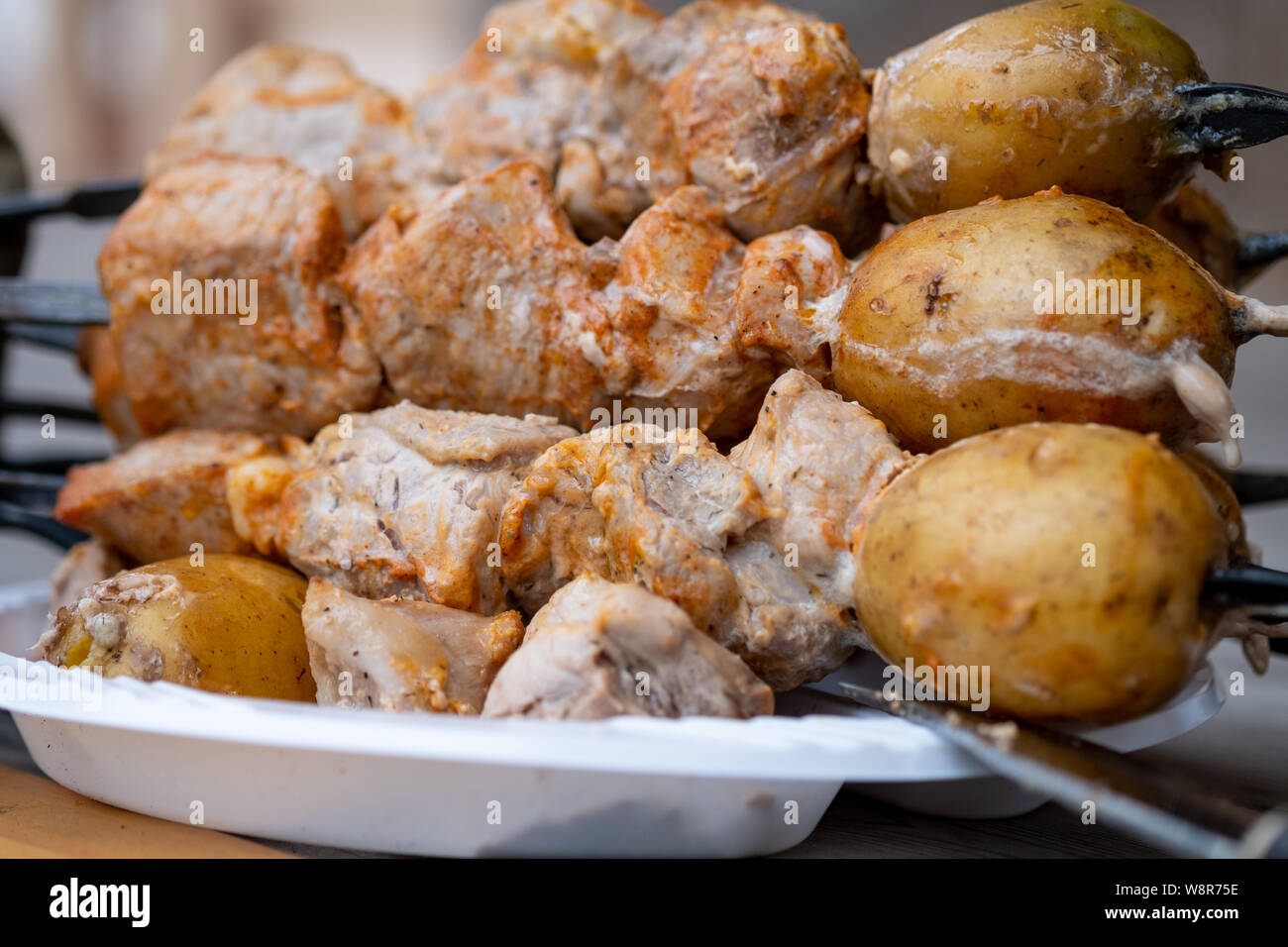 Tandoor cooking hi-res stock photography and images - Alamy