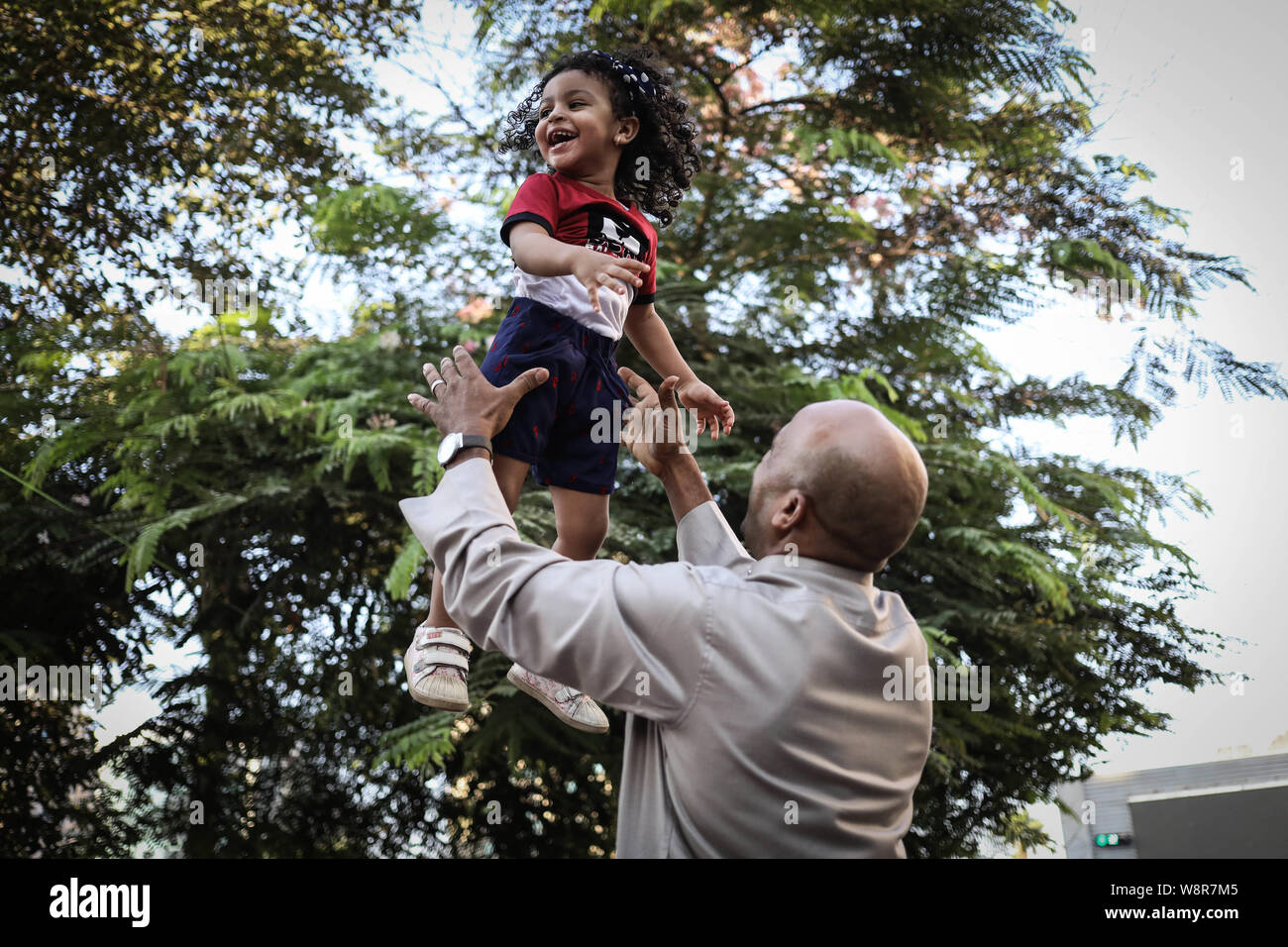 Cairo, Egypt. 11th Aug, 2019. An Egyptian father throws his daughter in ...