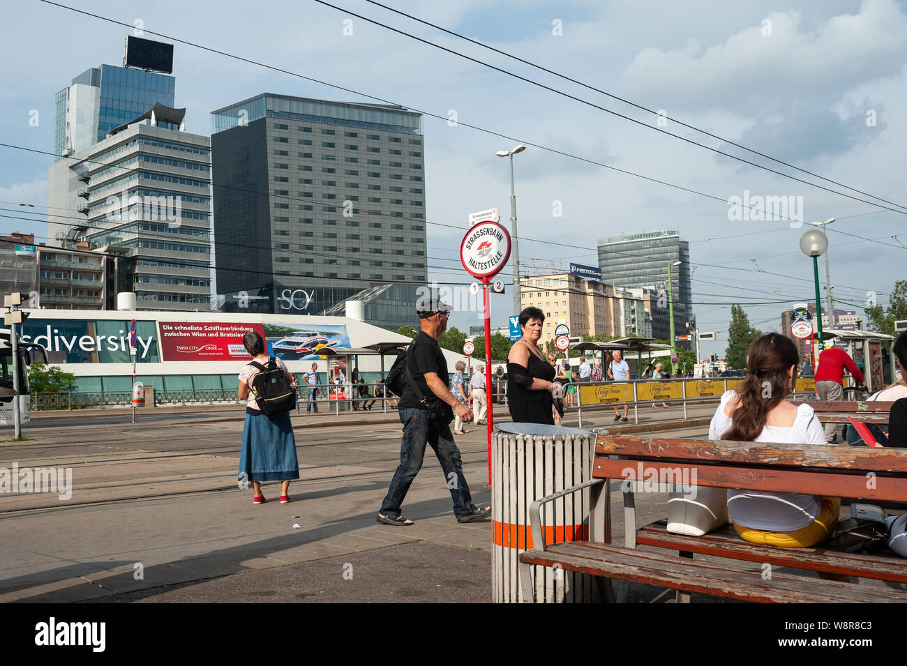 Street scene in downtown vienna hi-res stock photography and images - Alamy
