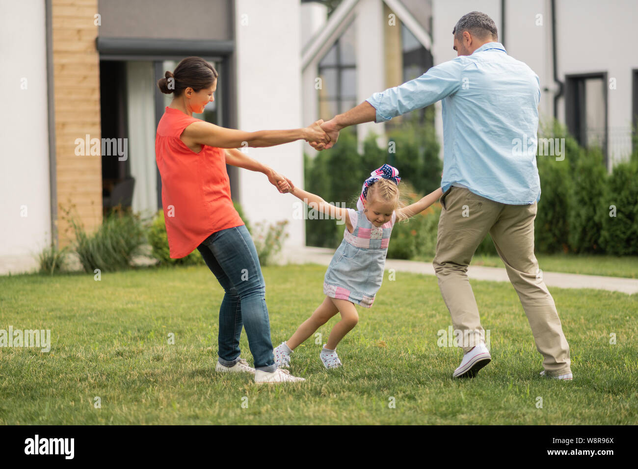 Time with family dancing hi-res stock photography and images - Alamy