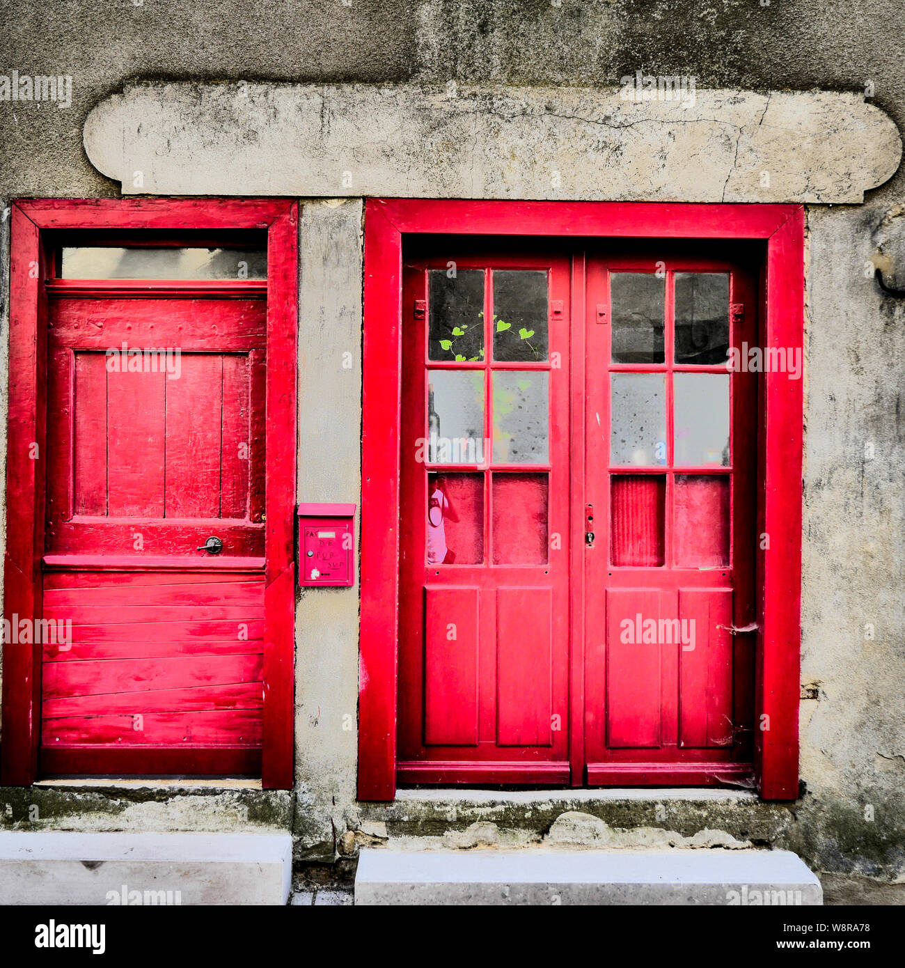 Barre rouge hi-res stock photography and images - Alamy