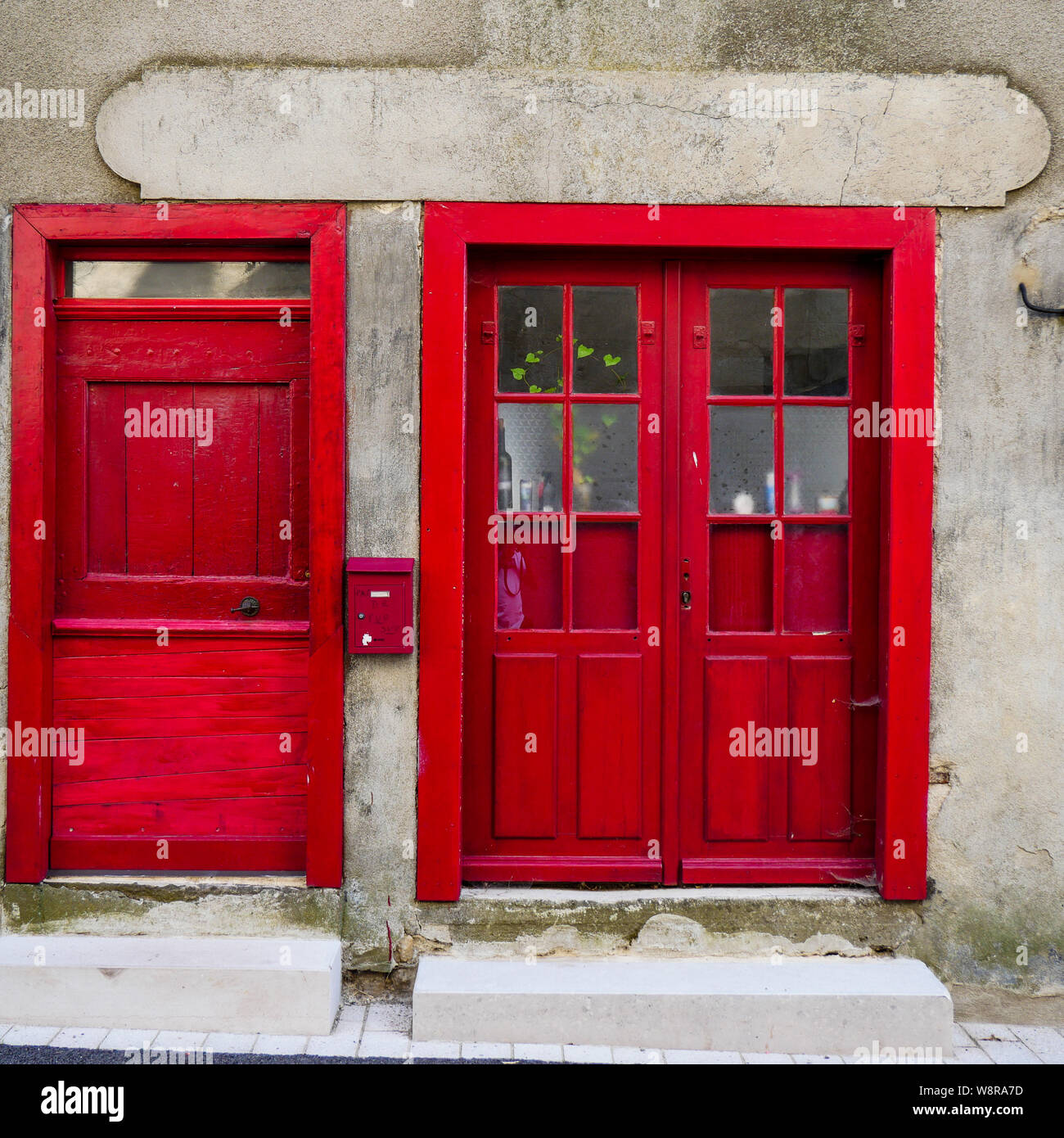 Barre rouge hi-res stock photography and images - Alamy