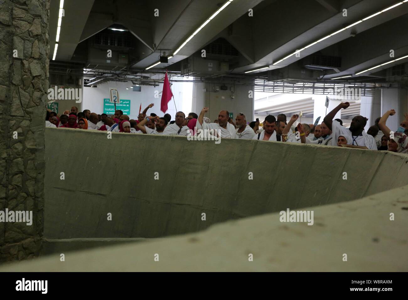 Mecca, Mecca, Saudi Arabia. 11th Aug, 2019. Muslim pilgrims throw ...