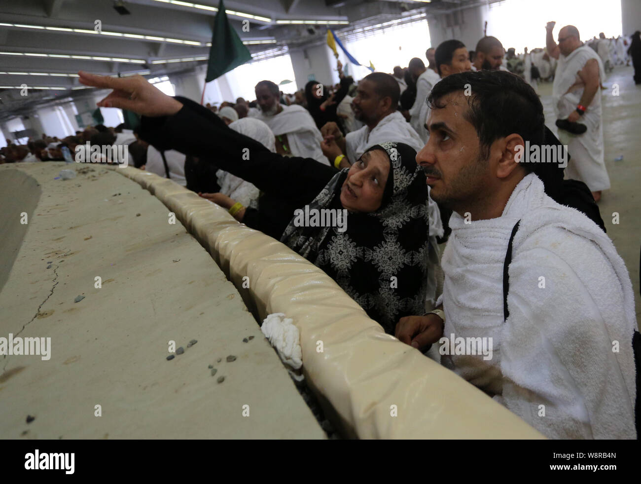 Mecca, Mecca, Saudi Arabia. 11th Aug, 2019. Muslim pilgrims throw ...
