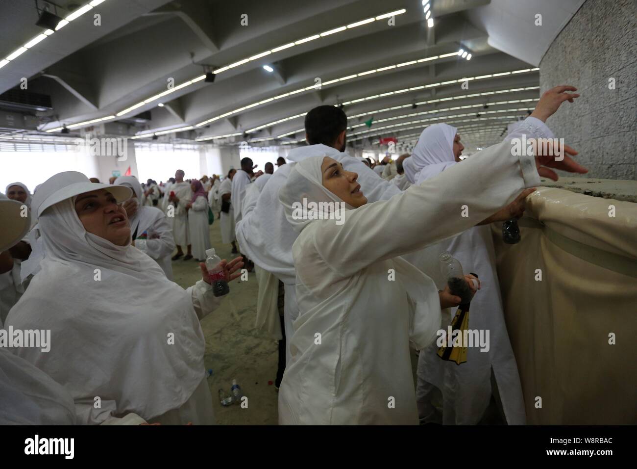 Mecca, Mecca, Saudi Arabia. 11th Aug, 2019. Muslim pilgrims throw ...