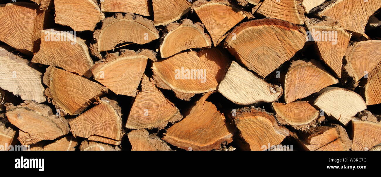split dry firewood Stock Photo - Alamy