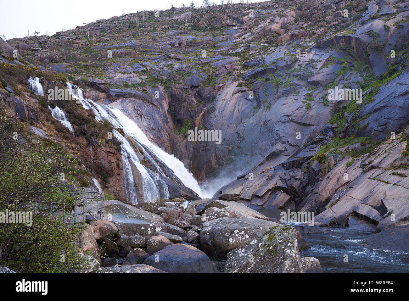 ézaro waterfall hi-res stock photography and images - Alamy
