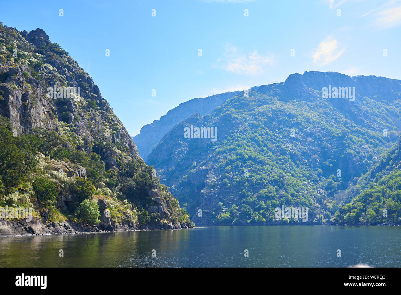 View of the Sil canions from the river Stock Photo - Alamy