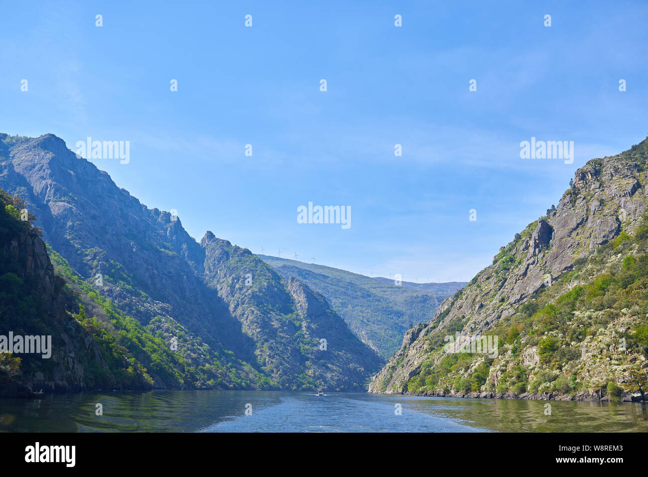 View of the Sil canions from the river Stock Photo - Alamy